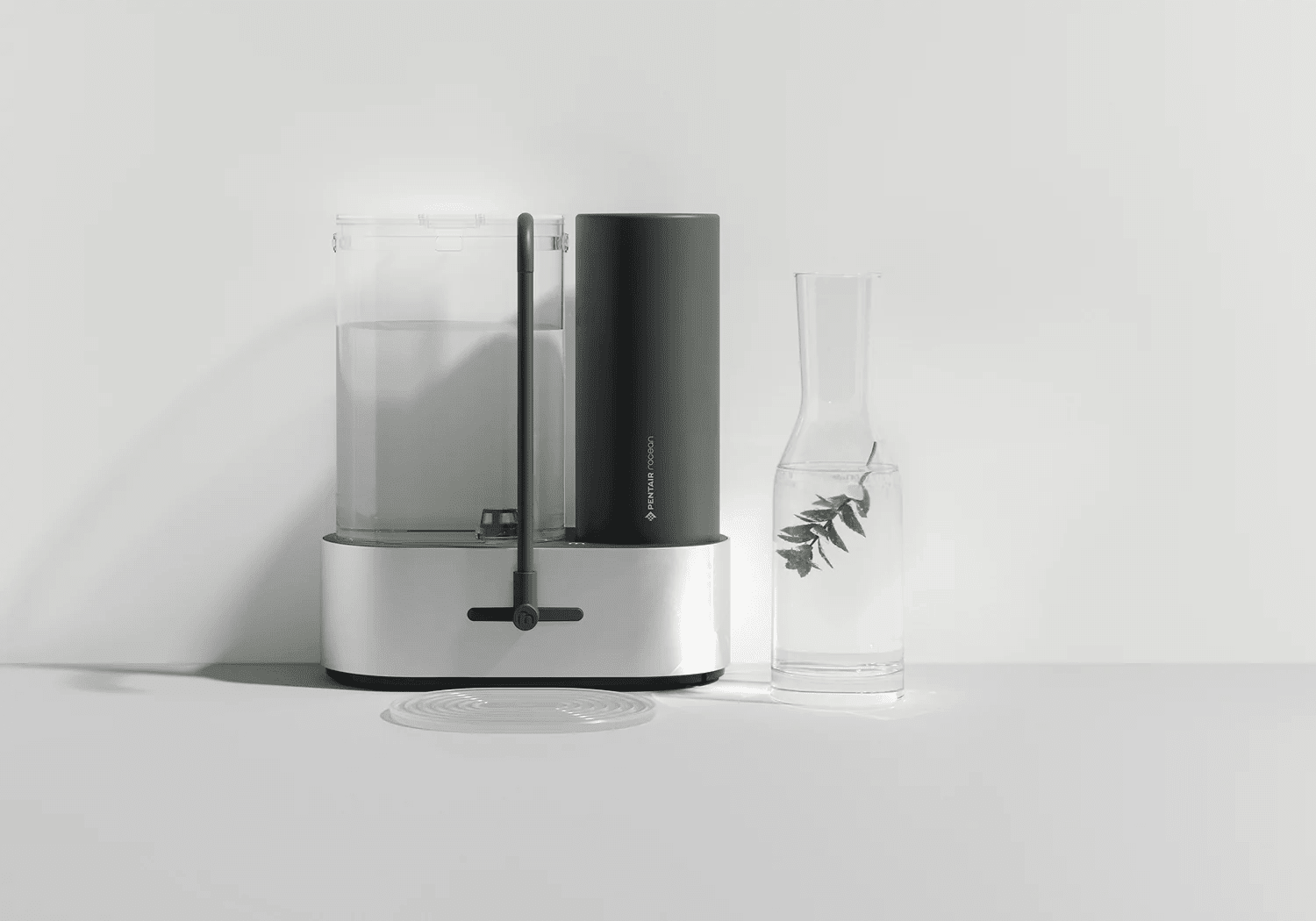 Smart water dispenser by SLIMDESIGN
